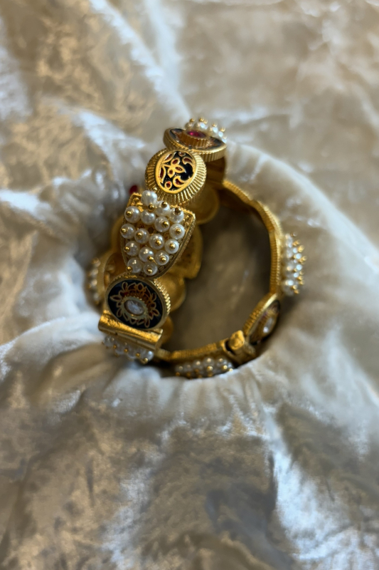 AMARA GOLD BANGLES Peeli Dori